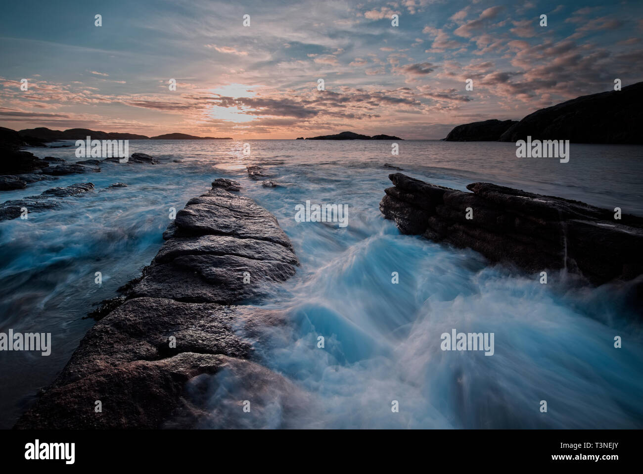 Rocky shore west coast scotland hi-res stock photography and images - Alamy