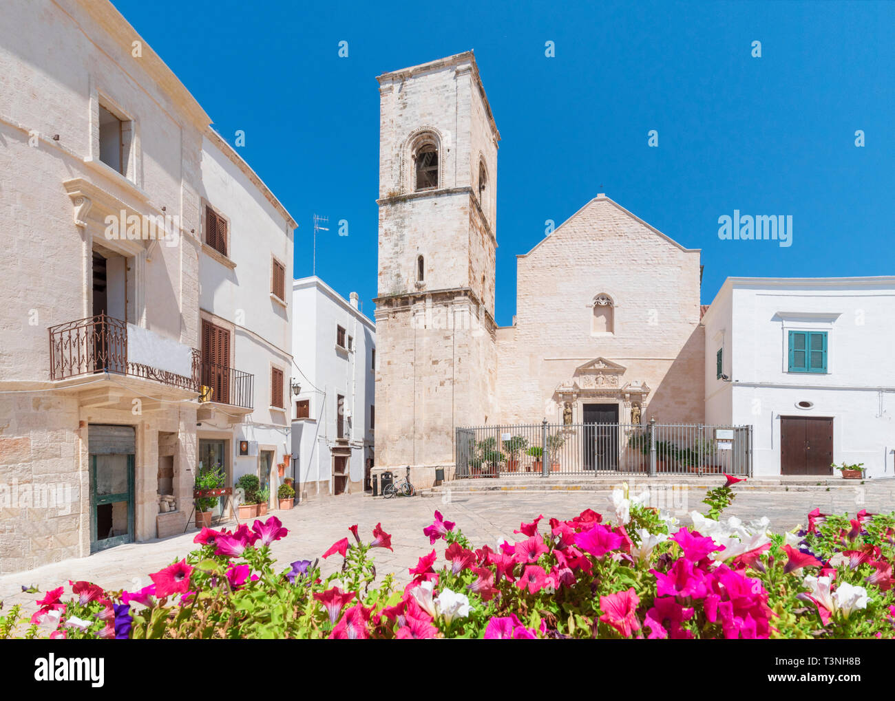 Central square and Matriarchal Church (Chiesa Matrice) in Polignano a ...