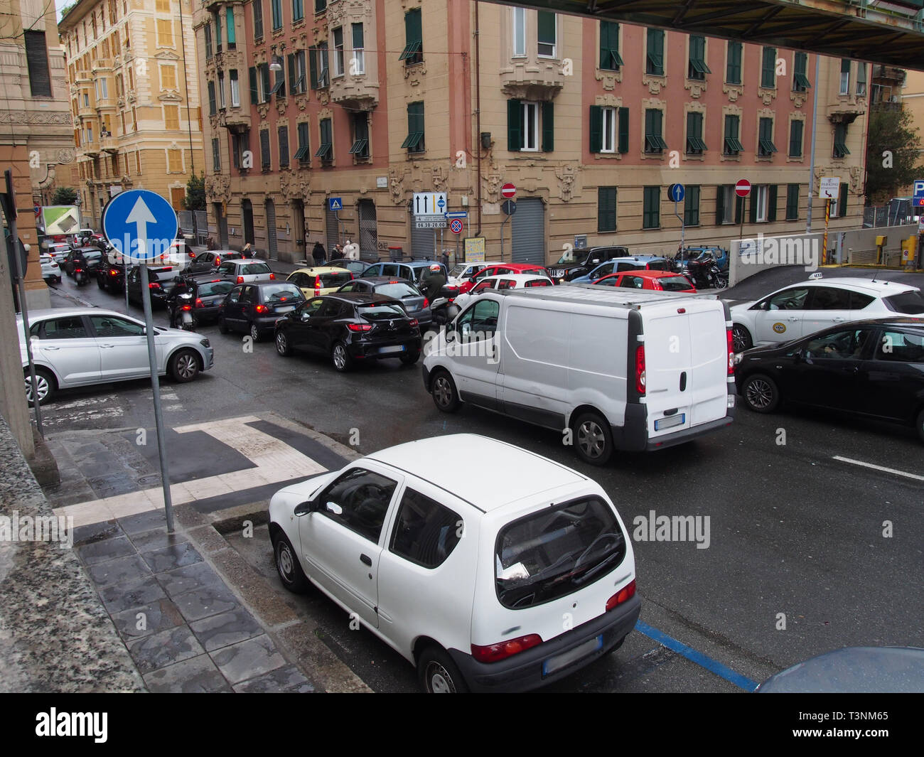 Heavy rain slow motion close hi-res stock photography and images - Alamy