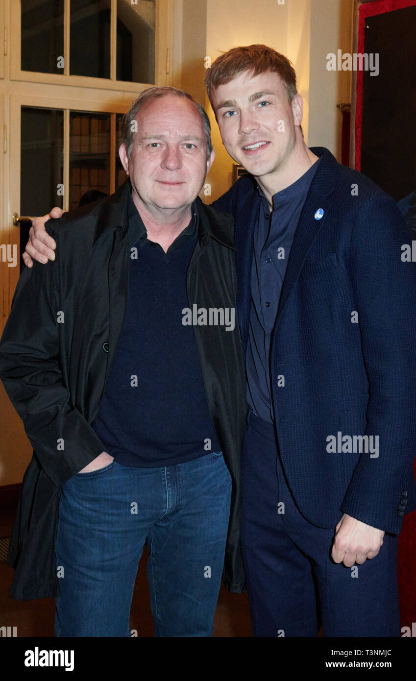 Berlin, Germany. 10th Apr, 2019. The actors Uwe Preuss (l) and Albrecht ...