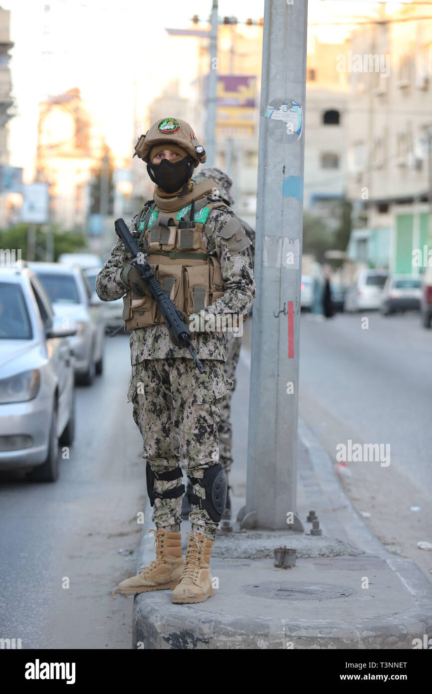 Gaza City, The Gaza Strip, Palestine. 10th Apr, 2019. Hamas fighters ...