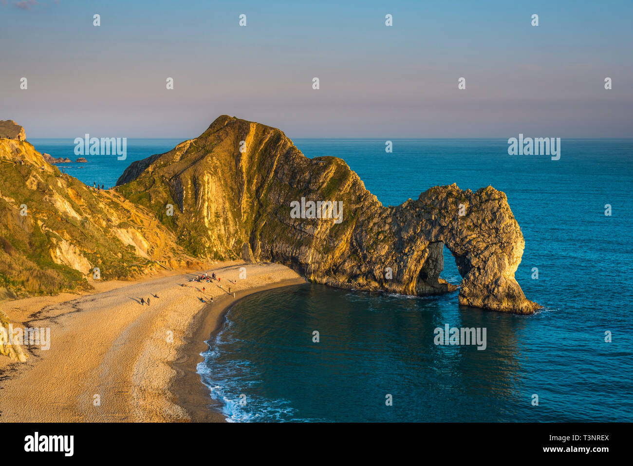 Durdle Door, Lulworth, Dorset, UK. 10th Apr, 2019. UK Weather. The ...