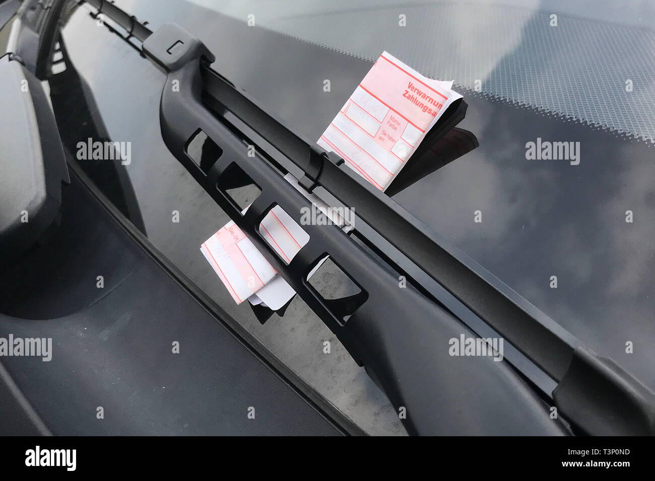 Parking offense hi-res stock photography and images - Alamy