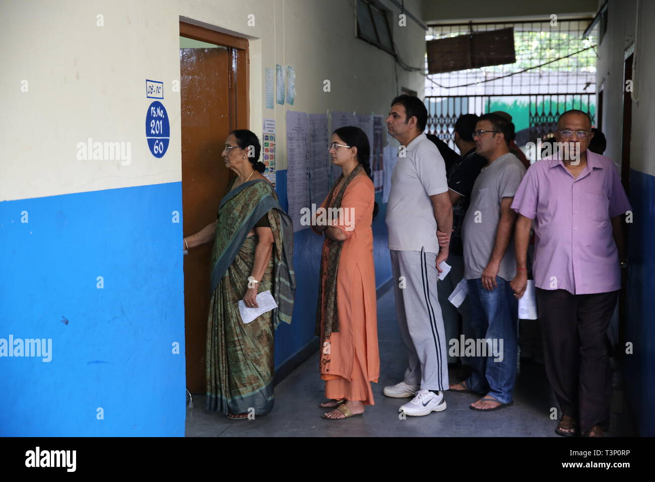 Set up polling booths hi-res stock photography and images - Alamy