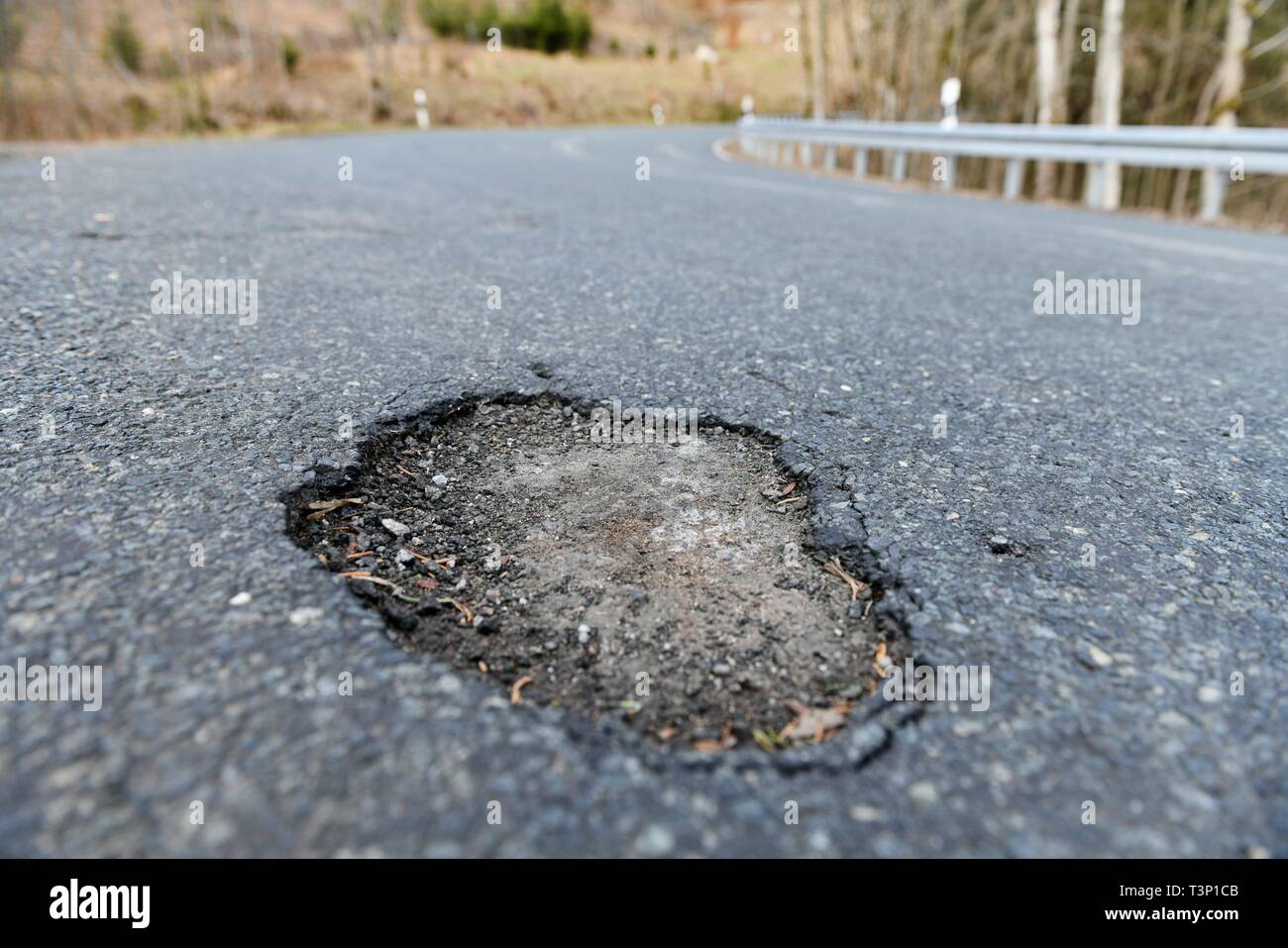 Road holes, Germany, city of Oderhaus, 10. April 2019. Photo: Frank May ...