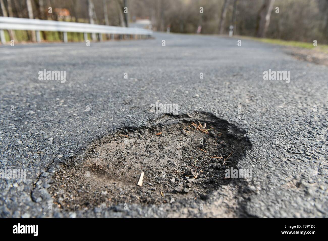 Road holes, Germany, city of Oderhaus, 10. April 2019. Photo: Frank May ...