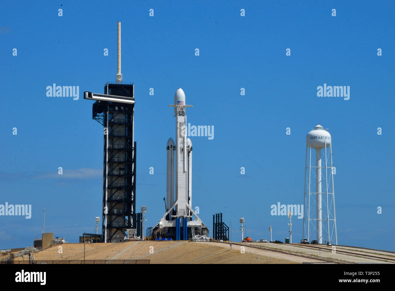 Falcon heavy booster landing hi-res stock photography and images - Alamy