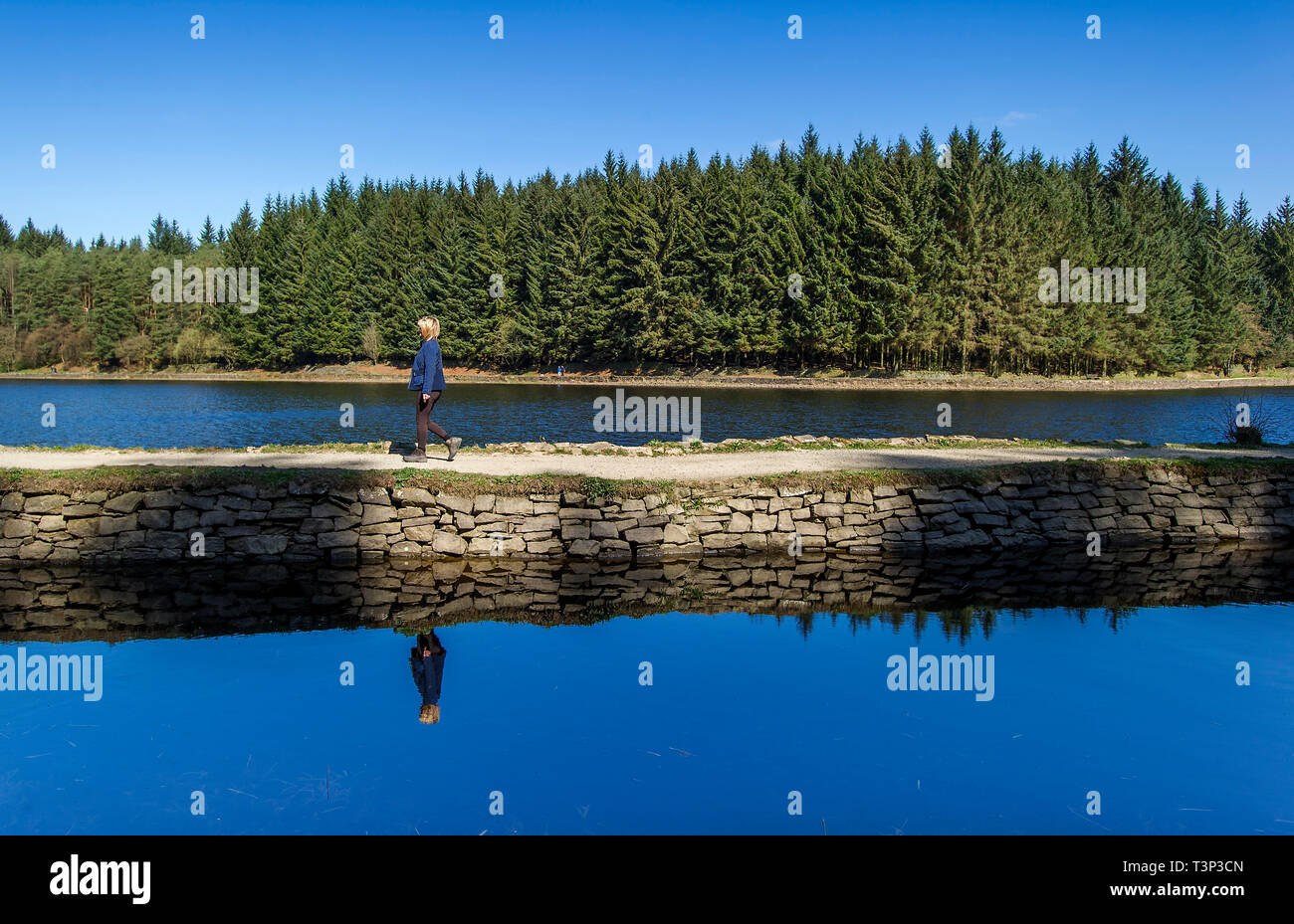 Entwistle reservoir hi-res stock photography and images - Alamy