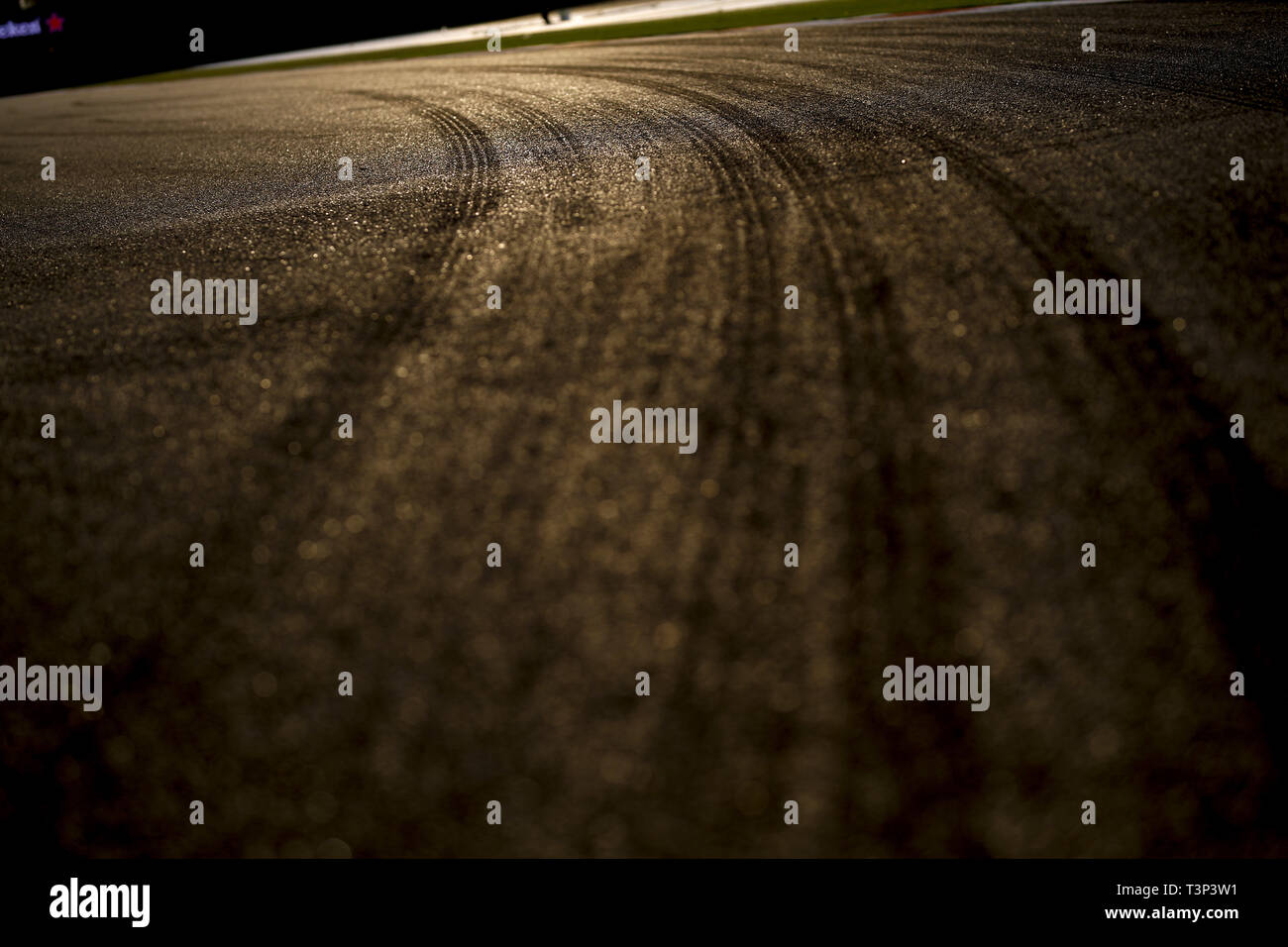 Reifenspuren rennstrecke hi-res stock photography and images - Alamy