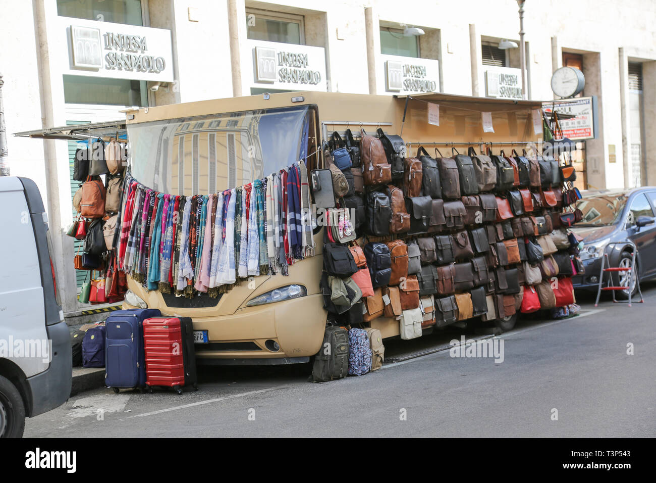 Selling bags hi-res stock photography and images - Alamy