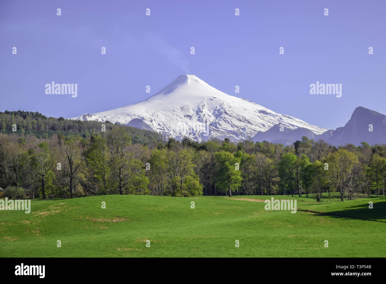 Active peak of Villarrica Volcano, Chile Stock Photo - Alamy