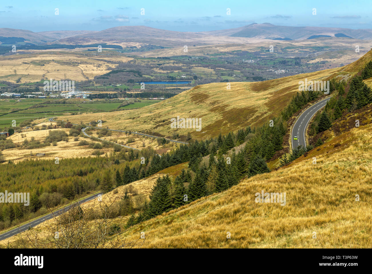 Road connecting dare valley to rhondda valley hi-res stock photography ...