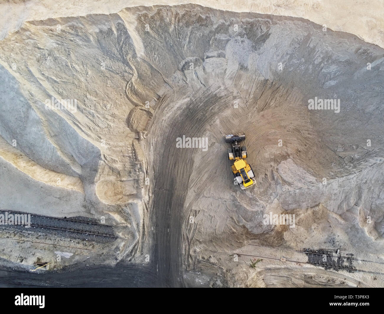 Quarry load loader shovel hi-res stock photography and images - Alamy