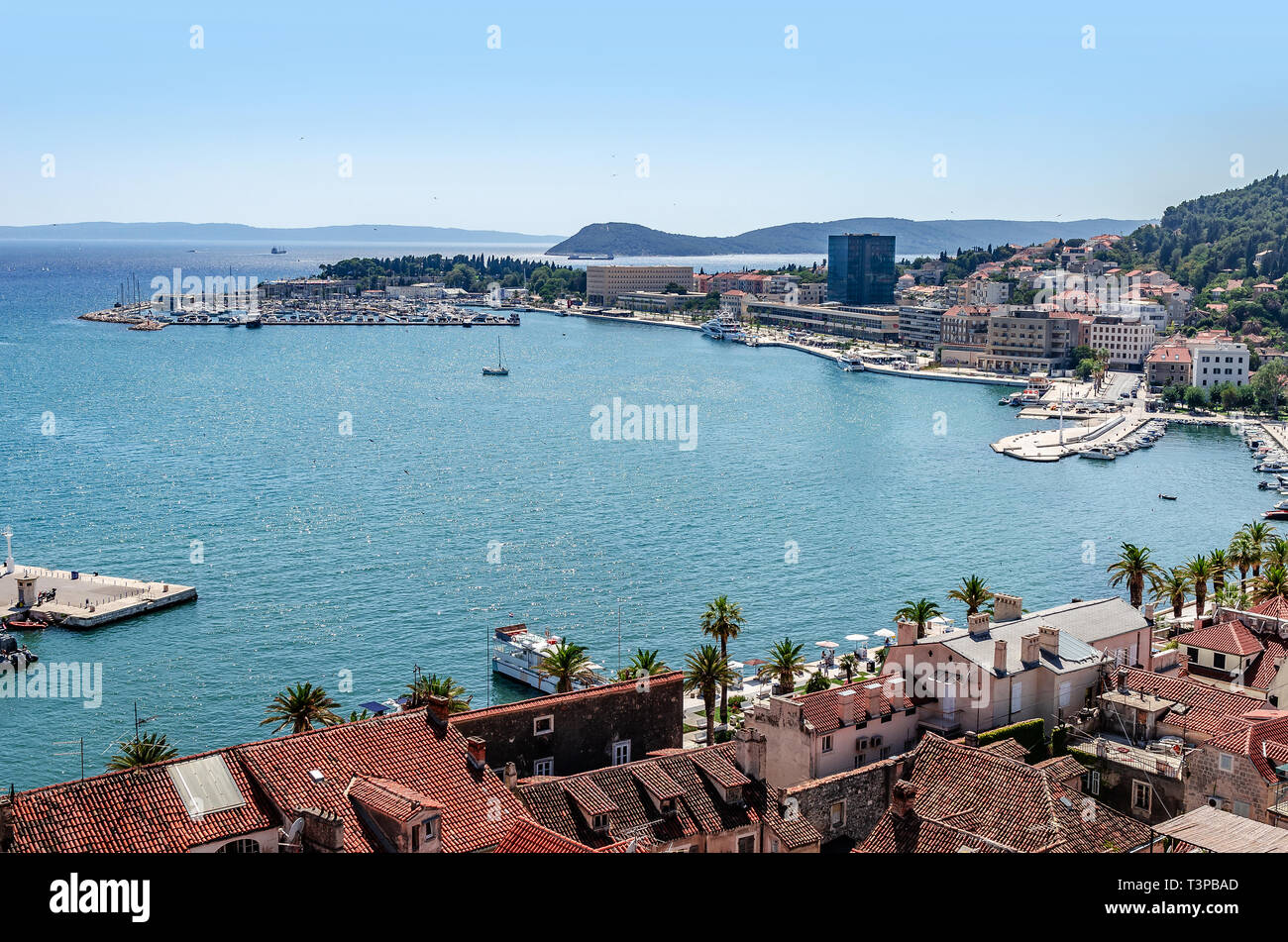 Split red sea hi-res stock photography and images - Alamy