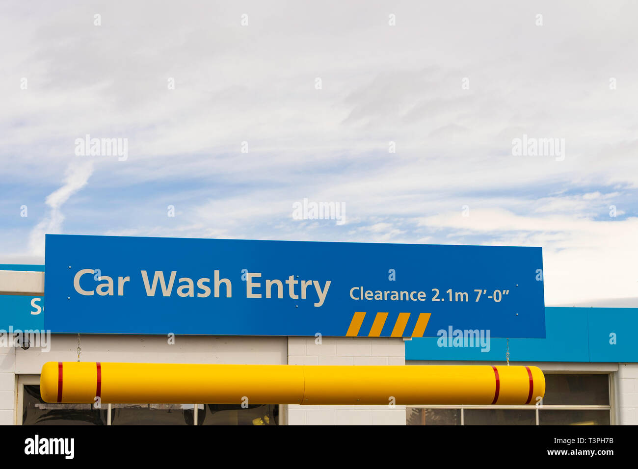 Commercial Car wash entry sign in industrial area Stock Photo - Alamy