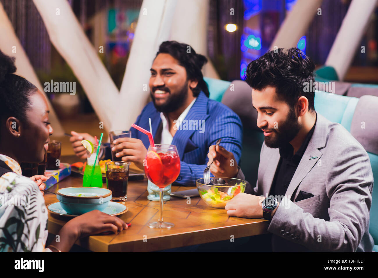 Couple cocktails balcony hi-res stock photography and images - Alamy