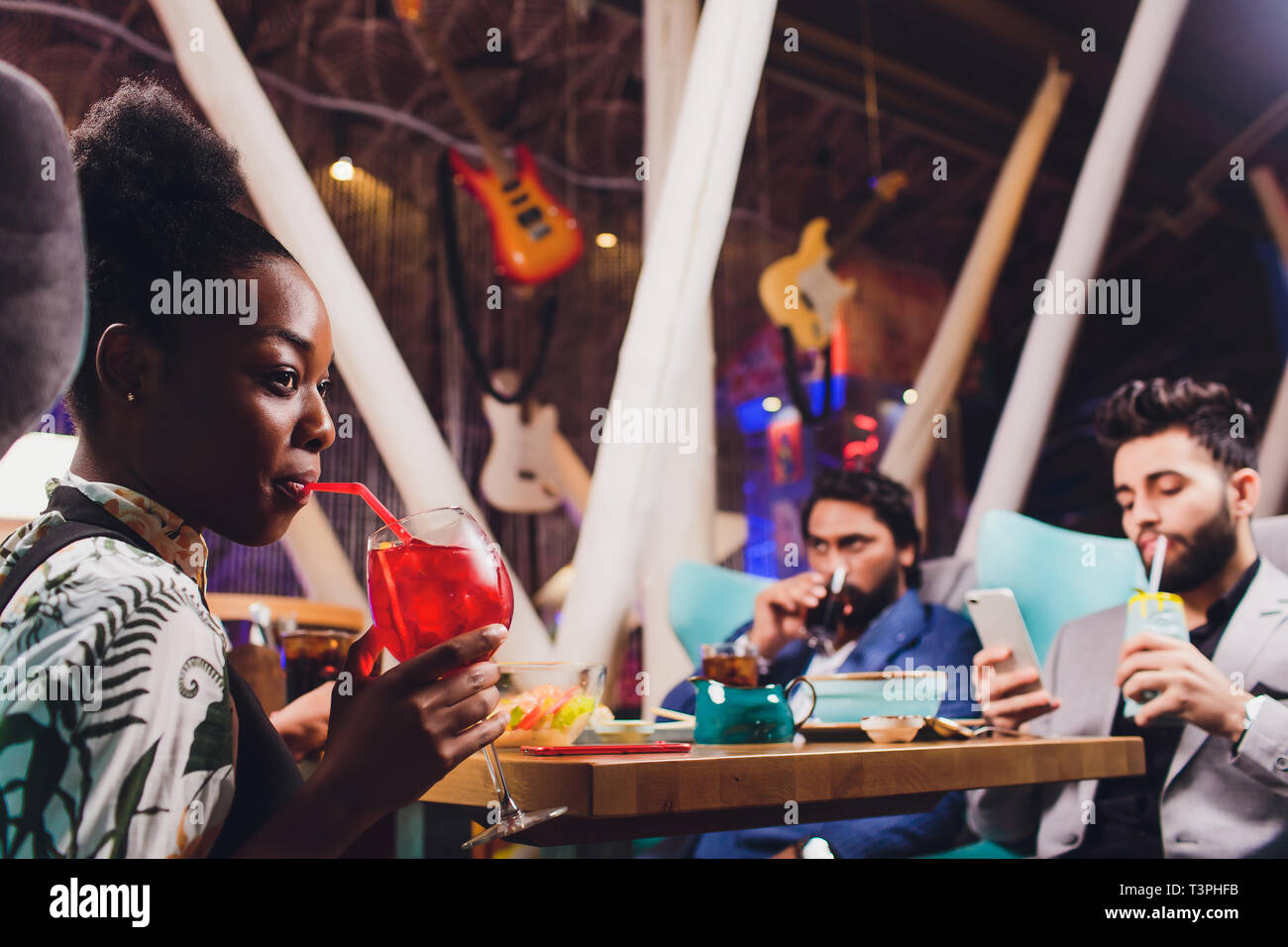 Couple cocktails balcony hi-res stock photography and images - Alamy