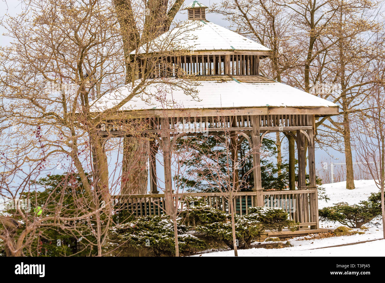 Winter scene of wooden gazebo Stock Photo - Alamy