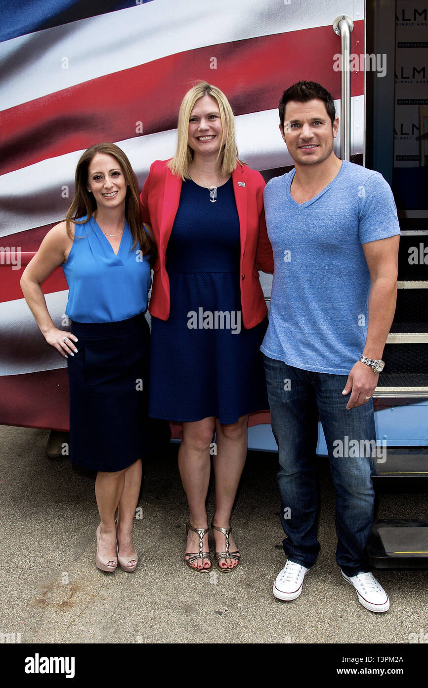 New York, USA. 15 May, 2015. Almay Vice President, Jill Krakowski, USO ...