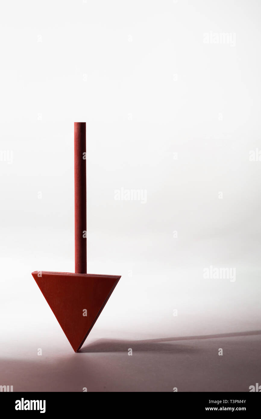 wooden arrow pointing down Stock Photo - Alamy