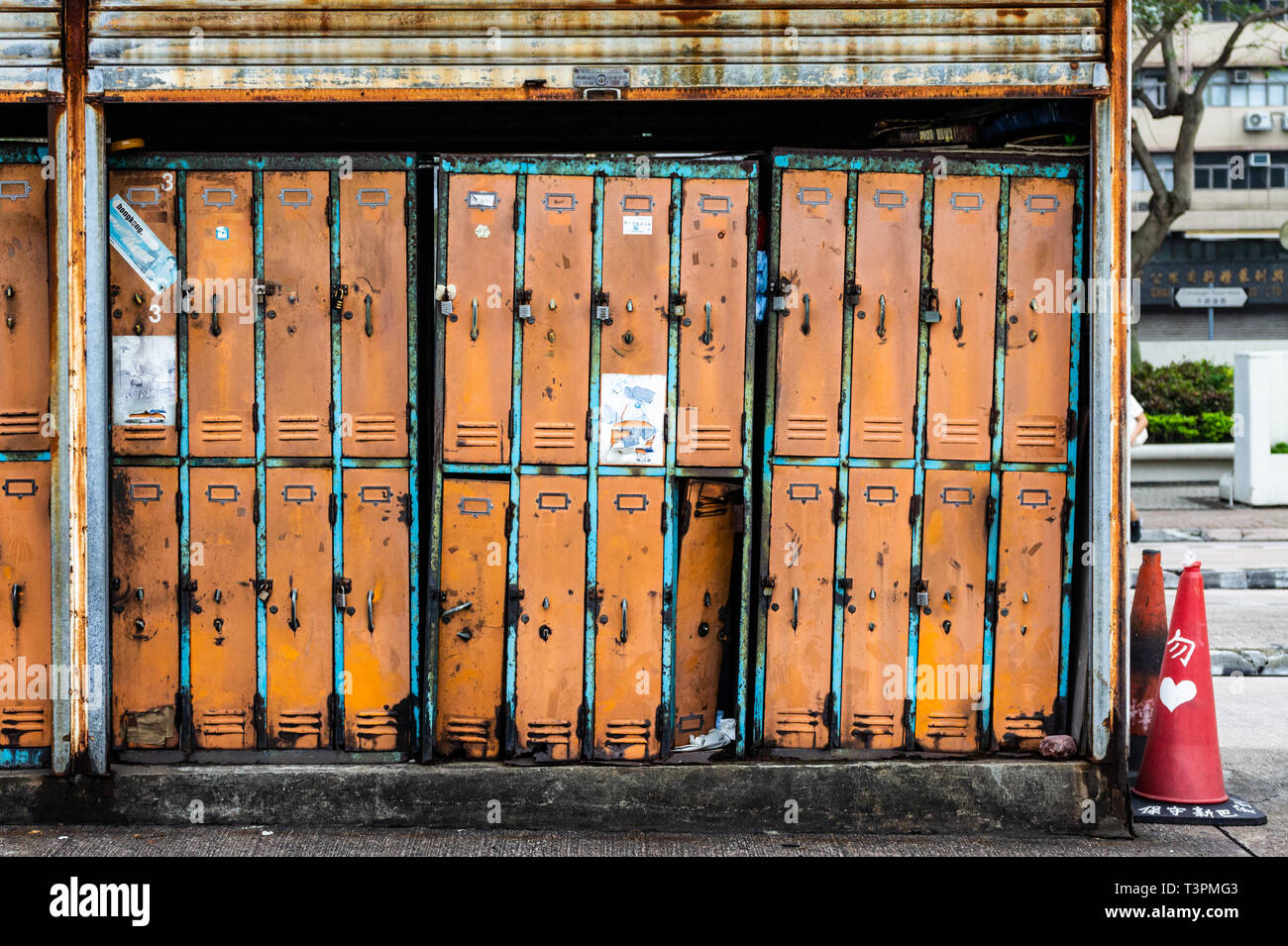 Old lockers hi-res stock photography and images - Alamy
