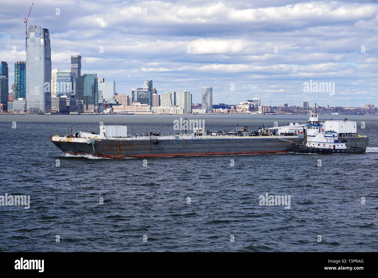 Tugboat pushing barge boat hi-res stock photography and images - Alamy