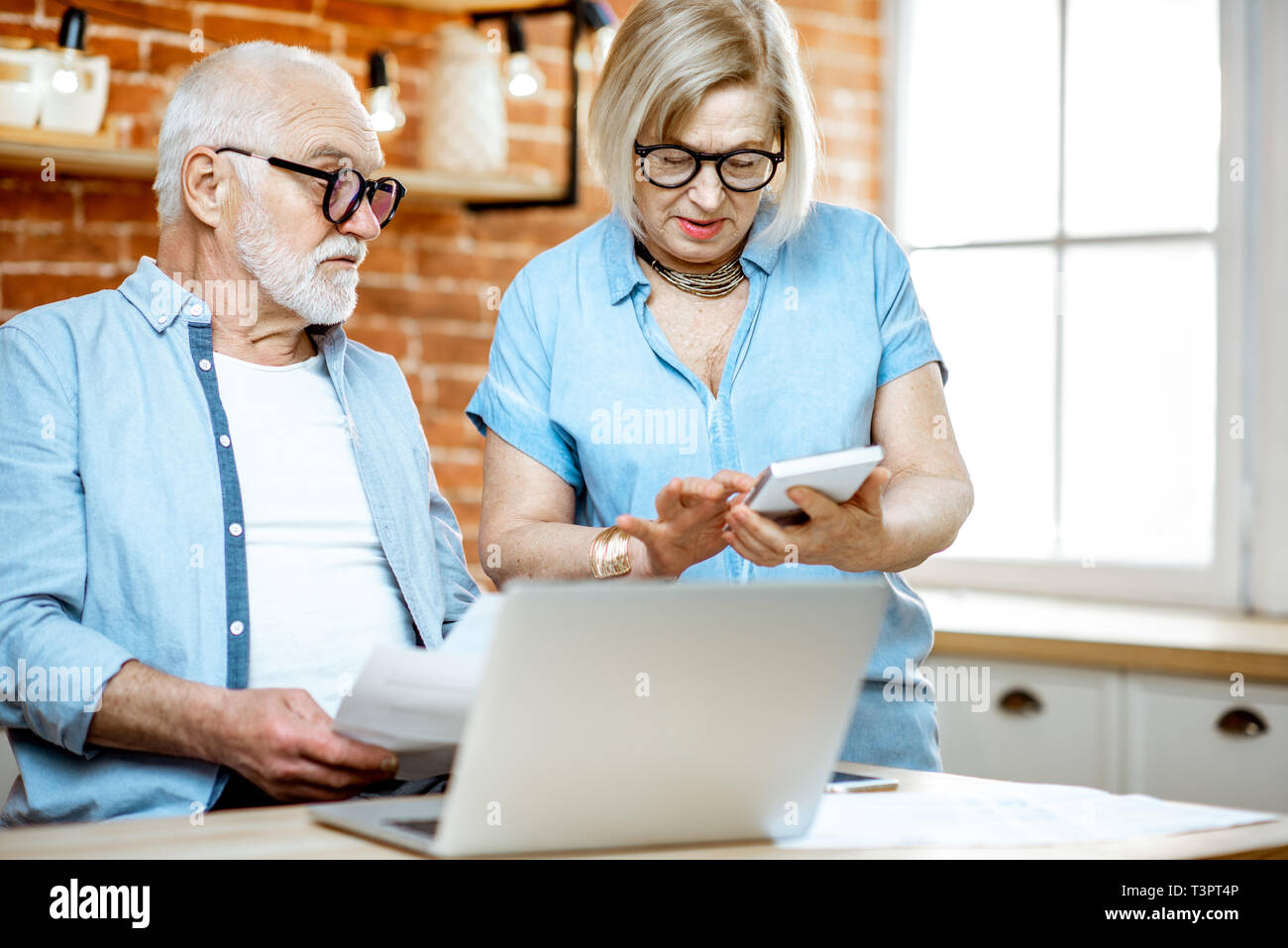 Looking embarrassed on computer hi-res stock photography and images - Alamy