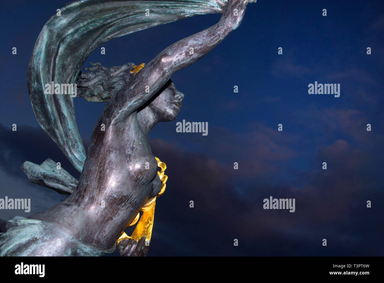 Spirit of south shields statue hi-res stock photography and images - Alamy