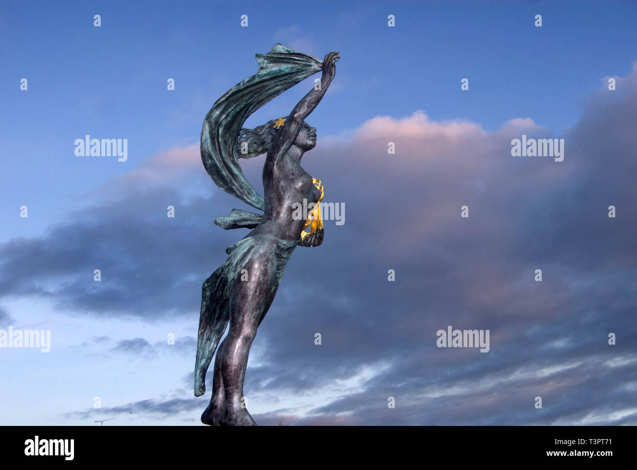 Spirit of south shields statue hi-res stock photography and images - Alamy