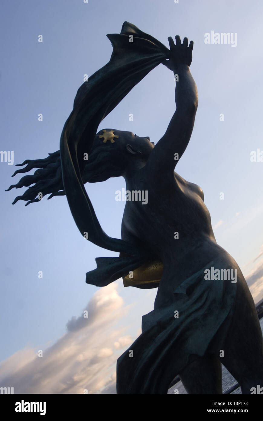 Spirit of south shields statue hi-res stock photography and images - Alamy