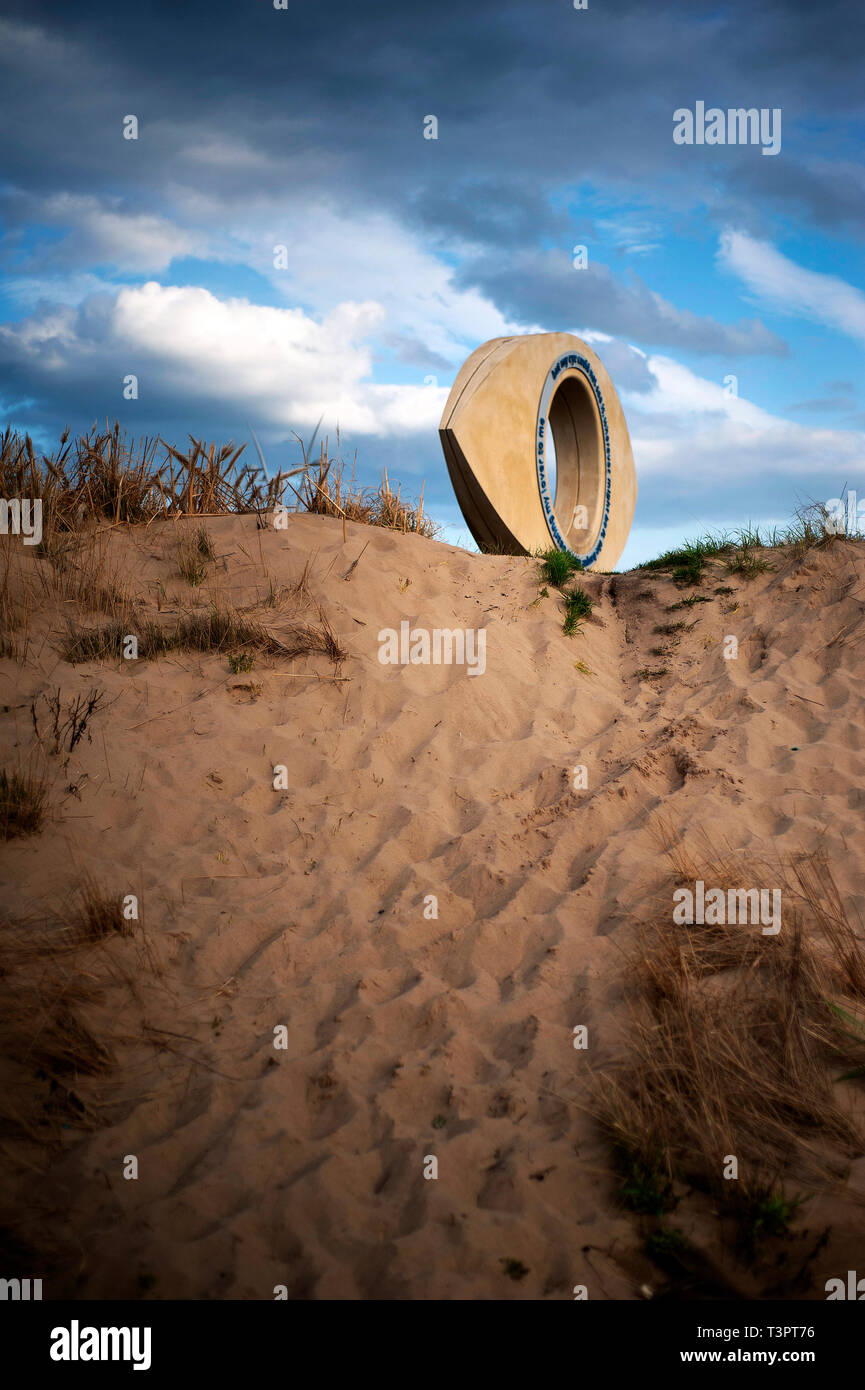'The Eye' by sculptor Stephen Broadbent, Littlehaven promenade,South ...