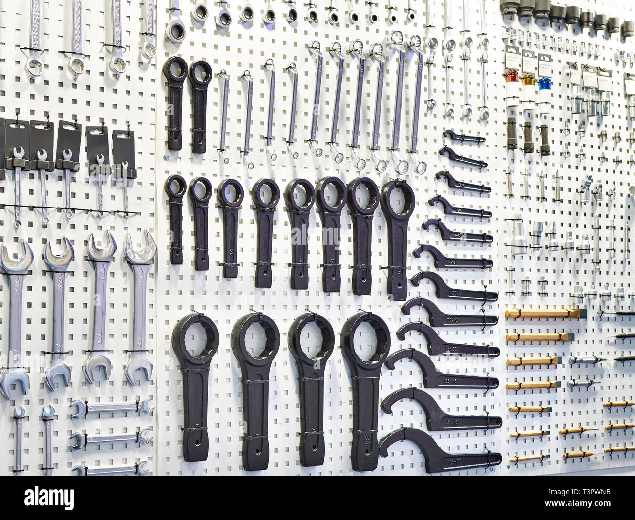 Black wrenches hi-res stock photography and images - Alamy