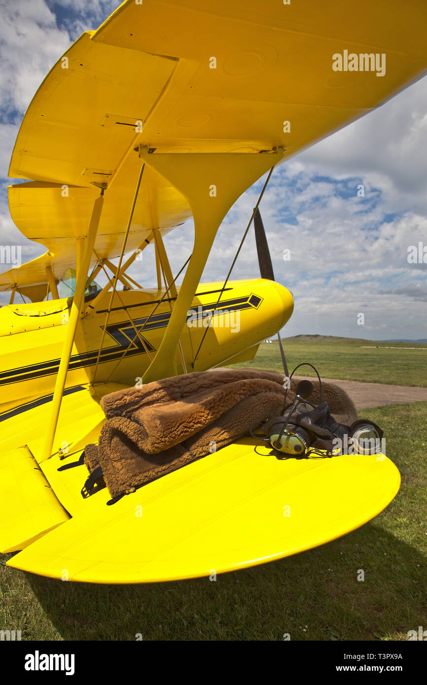 A Pitts Special awaits it's pilot - Compton Abbas Airfield, Shaftesbury ...