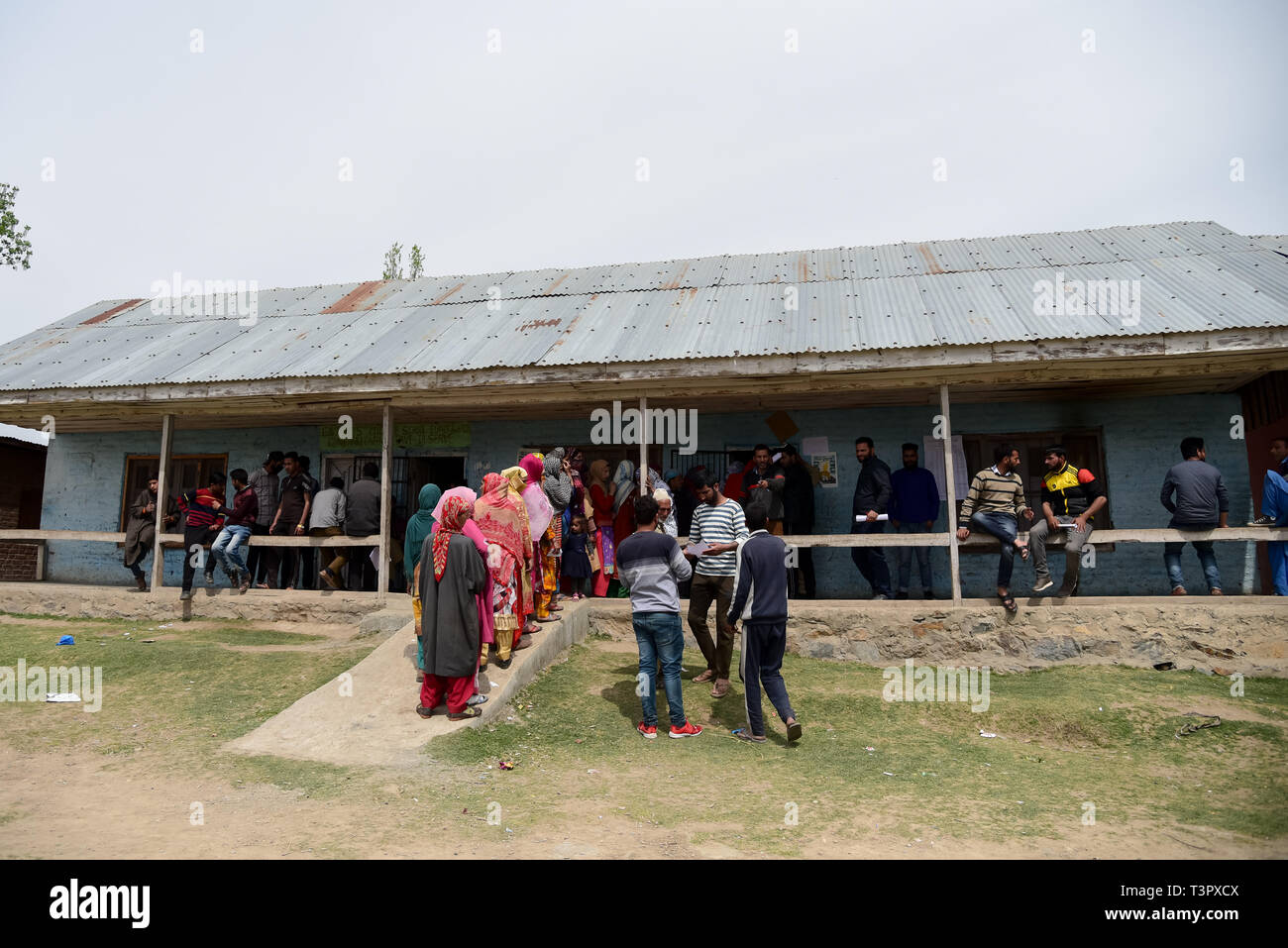 Armed police polling station hi-res stock photography and images - Alamy