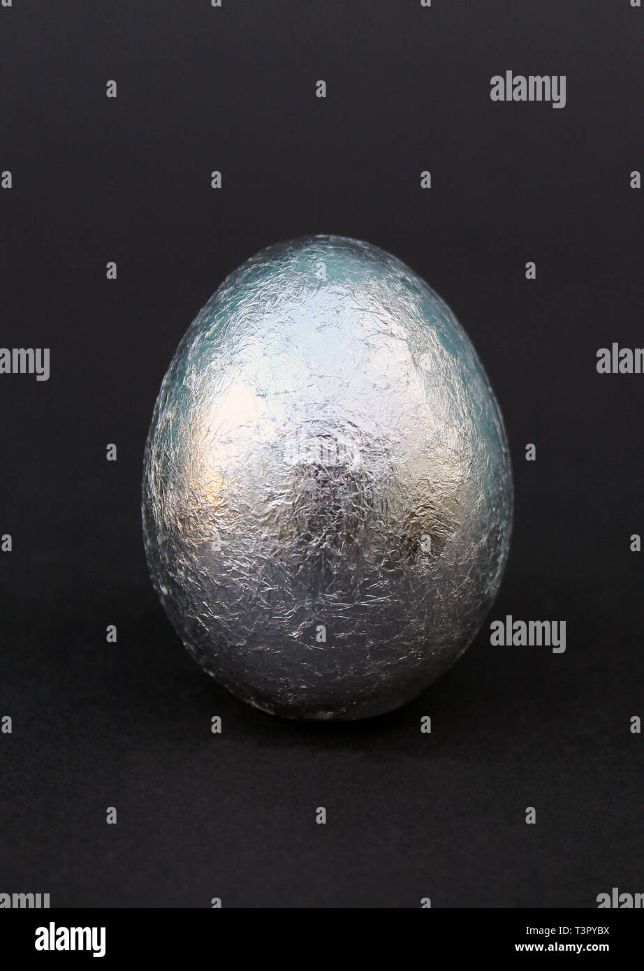 Silver easter egg hi-res stock photography and images - Alamy