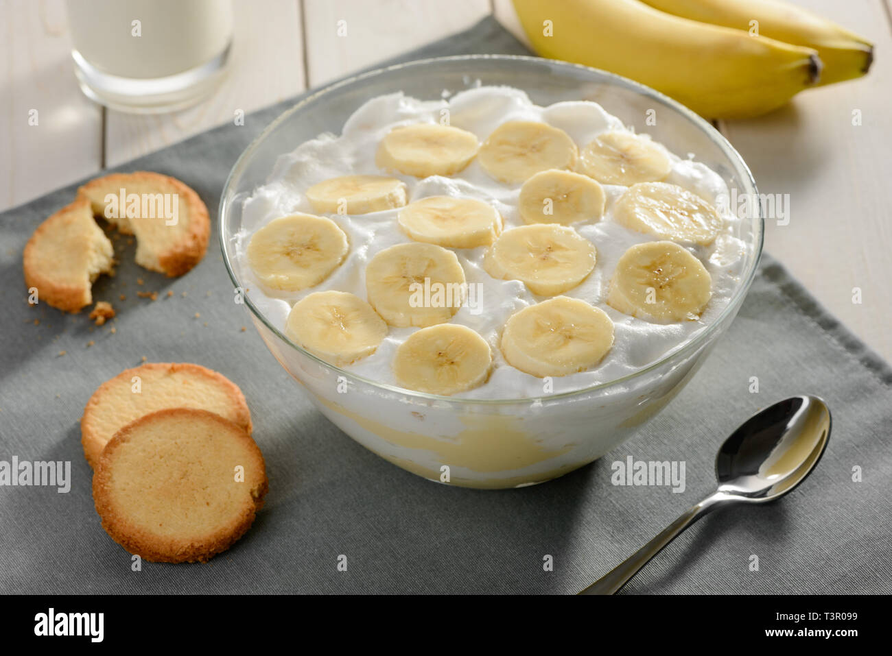 Bowl of whipped heavy cream Stock Photo - Alamy