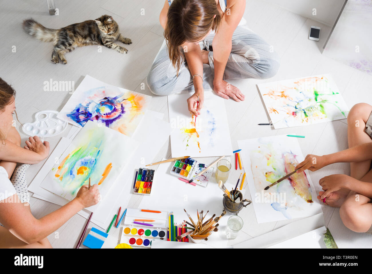Children art class drawing hi-res stock photography and images - Alamy