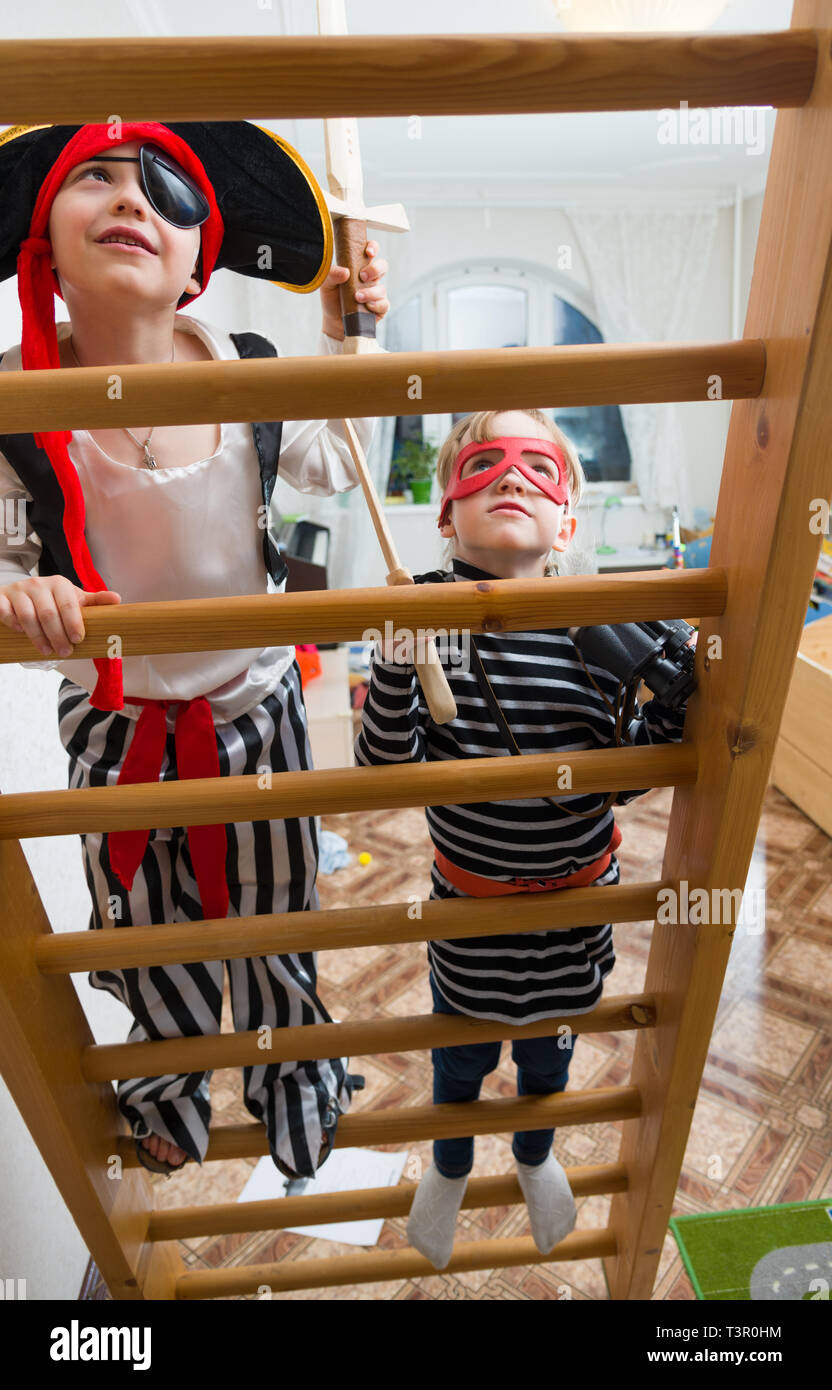 children play pirates Stock Photo - Alamy
