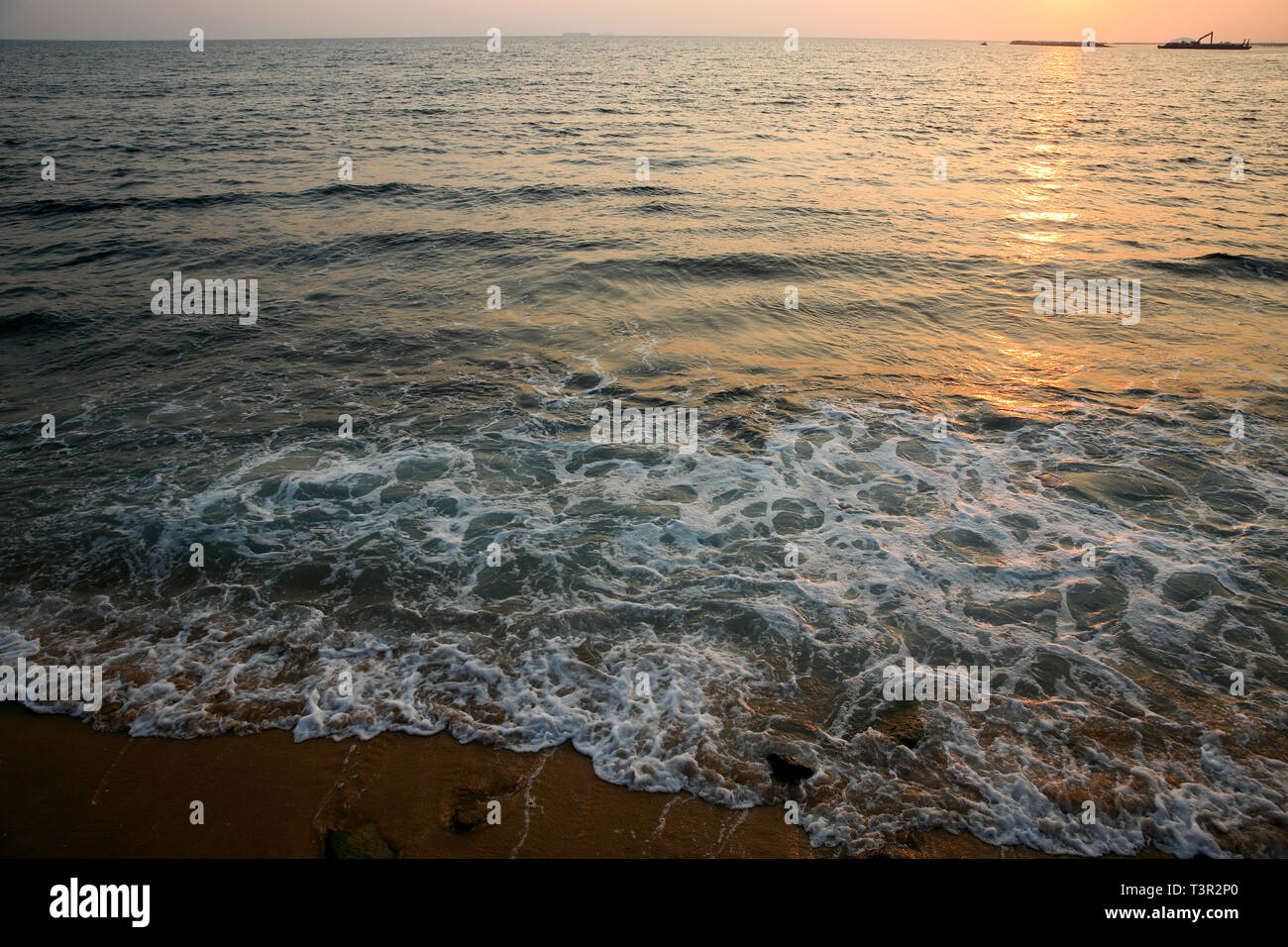 Sunset at the Galle Face Beach in Colombo, Sri Lanka Stock Photo - Alamy