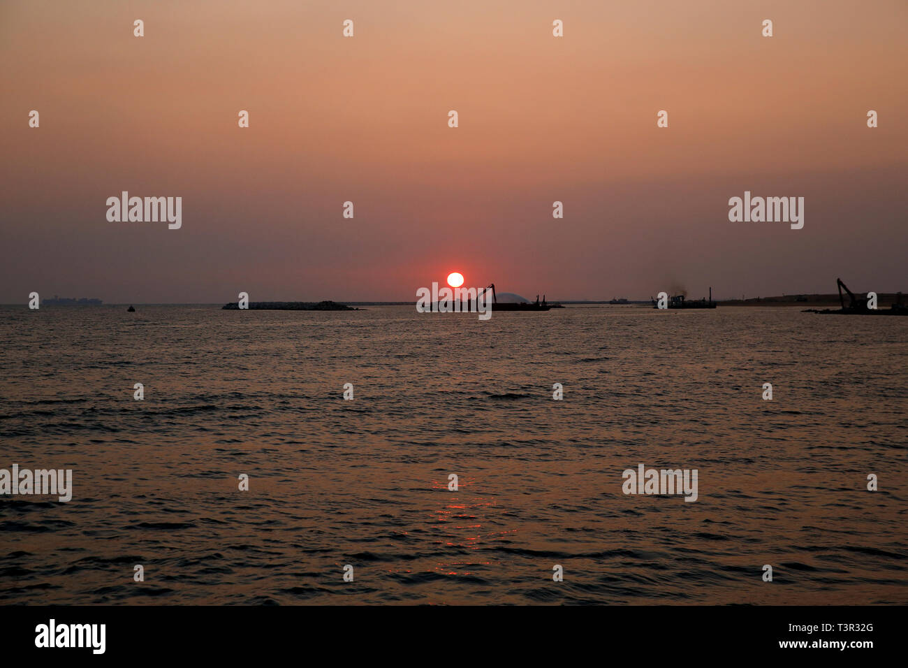 Sunset at the Galle Face Beach in Colombo, Sri Lanka Stock Photo - Alamy