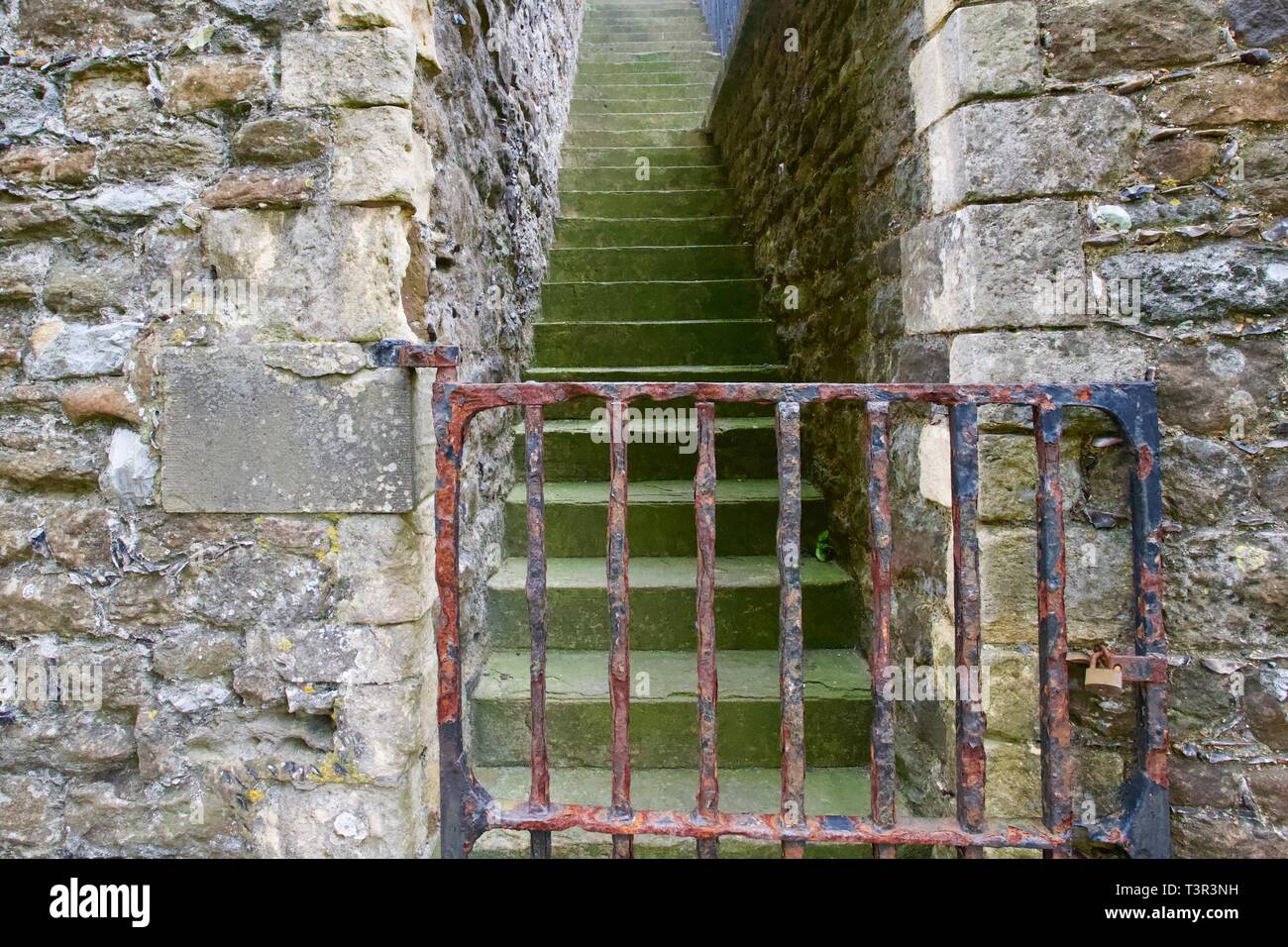 Dover england gate castle hi-res stock photography and images - Alamy