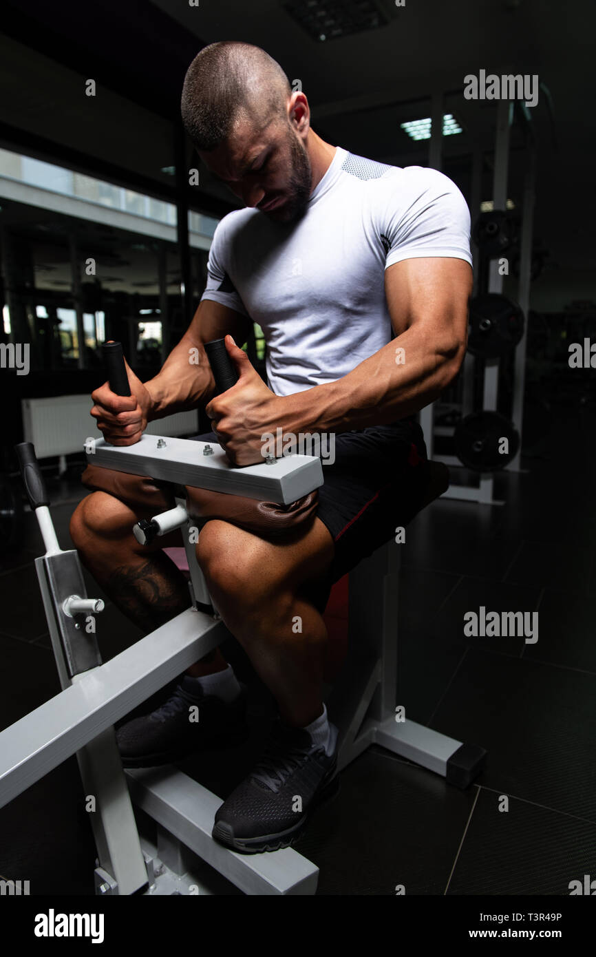 Calf muscle bodybuilder body hi-res stock photography and images - Alamy