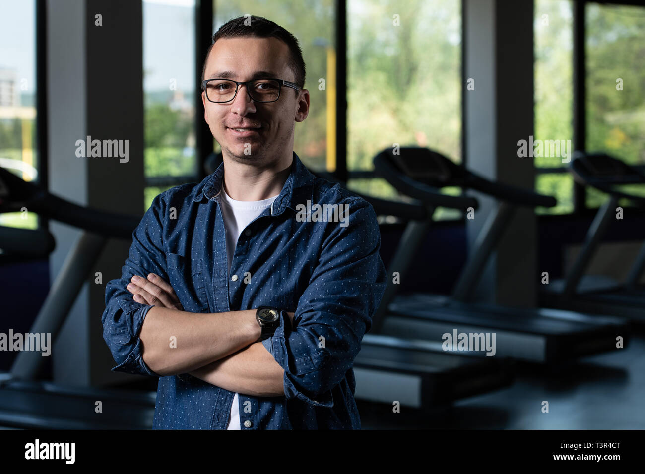 Muscle man skinny man hi-res stock photography and images - Alamy