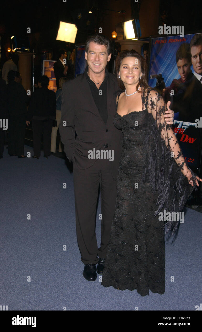 LOS ANGELES, CA. November 11, 2002: Actor PIERCE BROSNAN & wife KEELY ...
