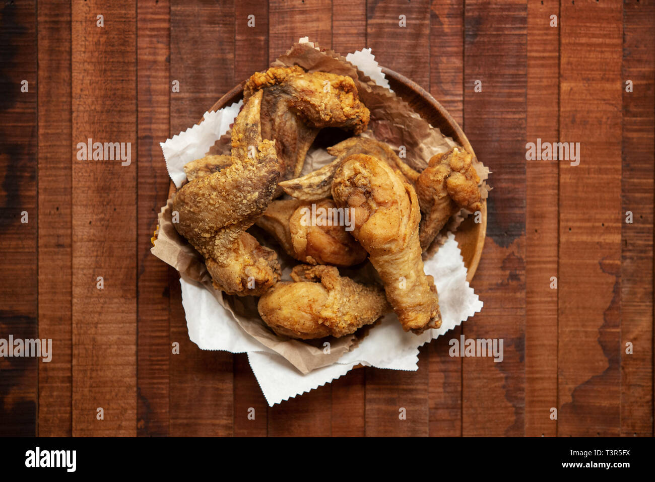 Top view flat lay plate of original recipe fried chickens, on dark ...