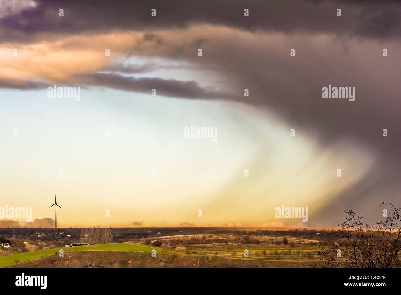 Sun and rain alternate in beautiful scenery Stock Photo - Alamy