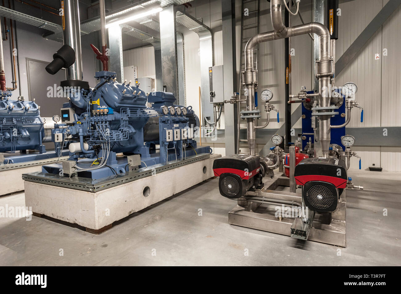 Industrial cooling engine Koelsysteem with a divide installation Stock ...