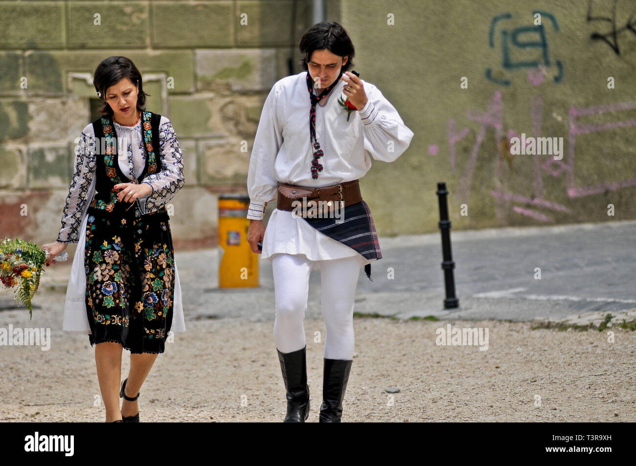 Romanian couple wearing traditional costumes for a wedding Stock Photo ...