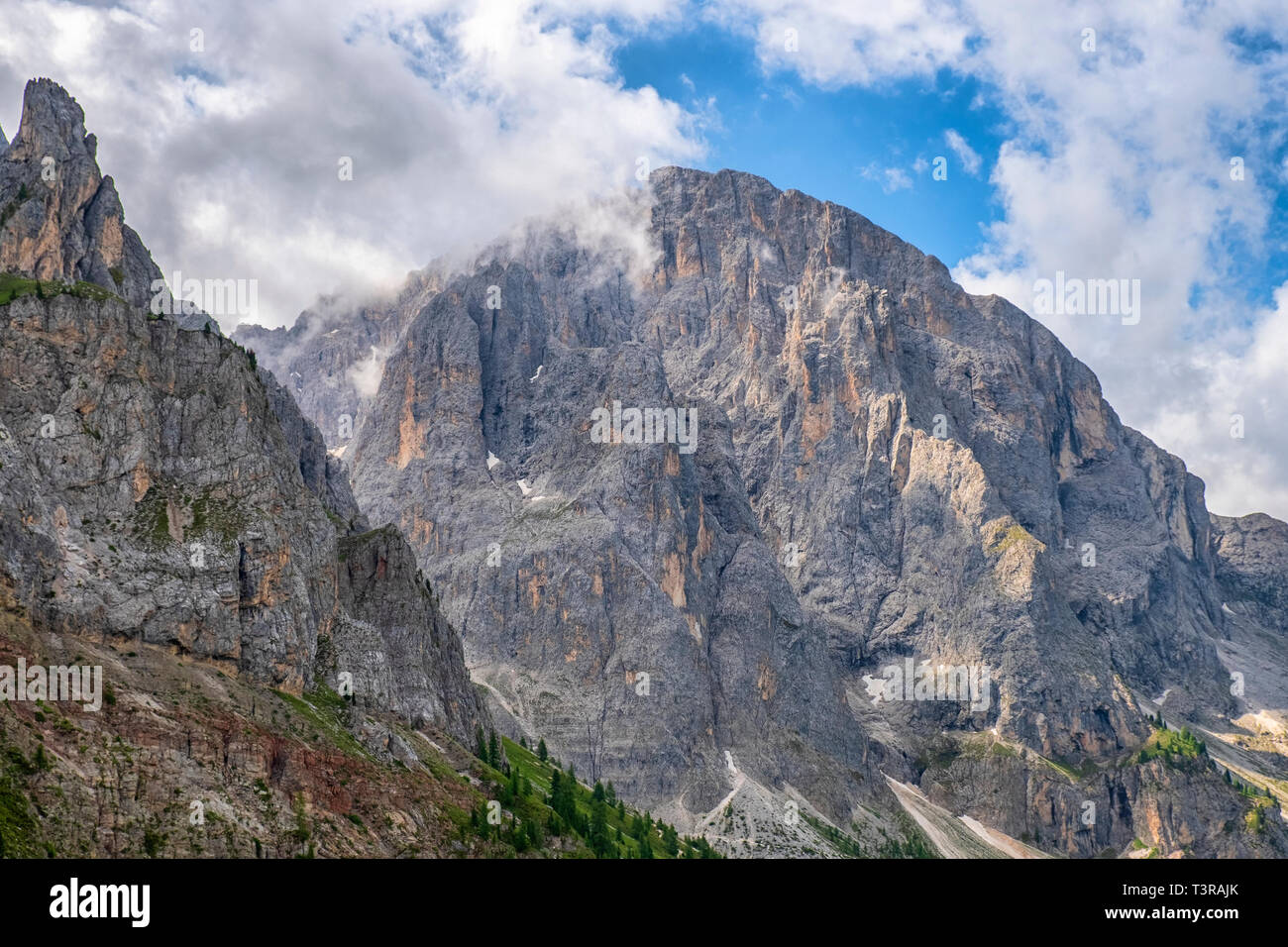 High rock walls hi-res stock photography and images - Alamy