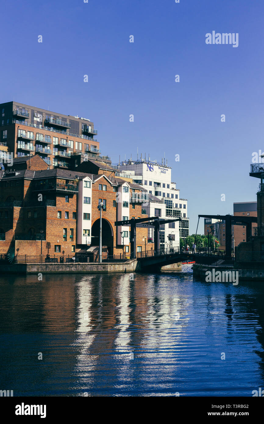 Double leaf bascule bridge hi-res stock photography and images - Alamy